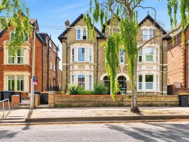 3 bed flat to rent