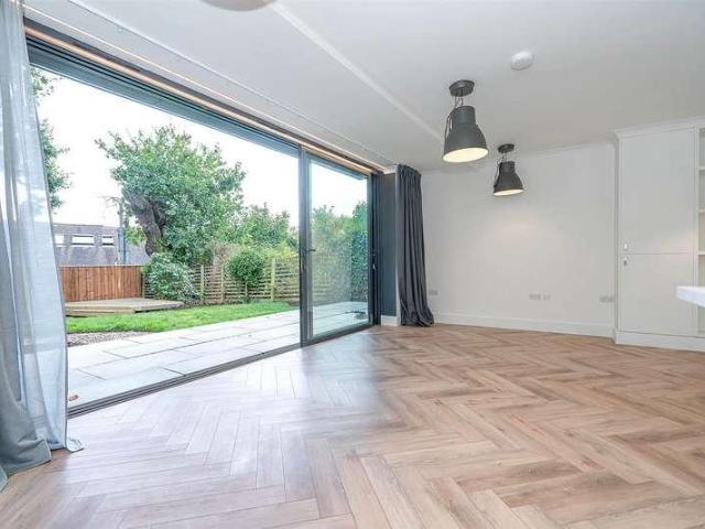 3 bed flat to rent