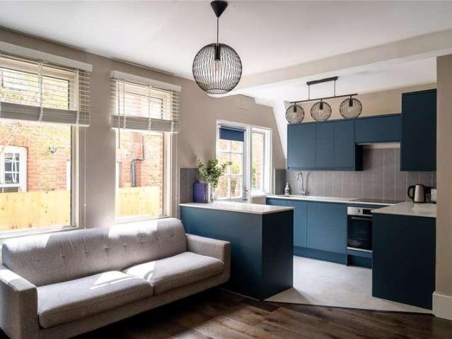 3 bed flat to rent