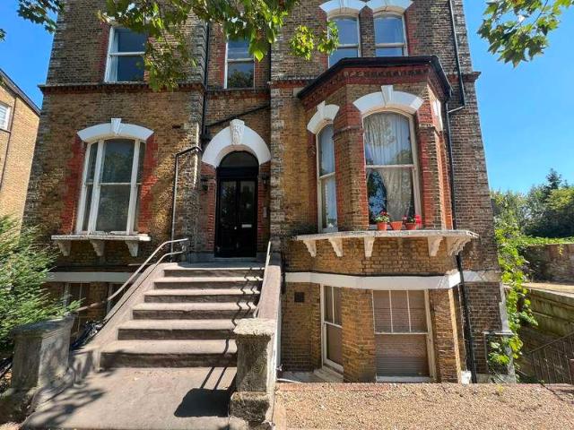 3 bed flat to rent