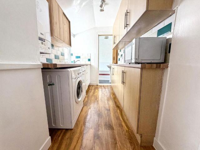 3 bed flat to rent