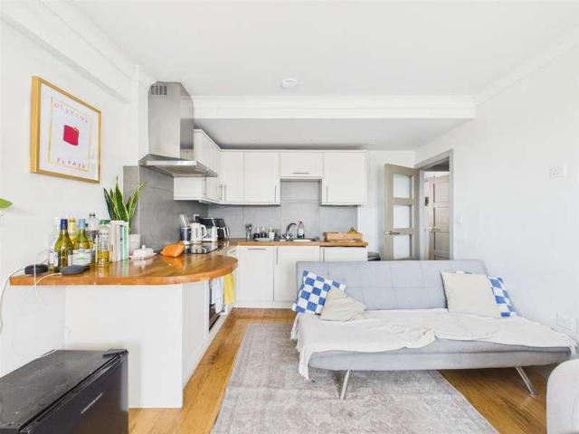 3 bed flat to rent