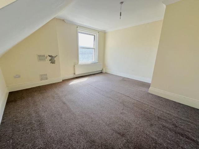 3 bed flat to rent