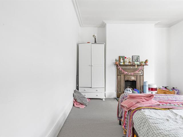 3 bed flat to rent in Cowley Road, Mortlake, London | James Anderson