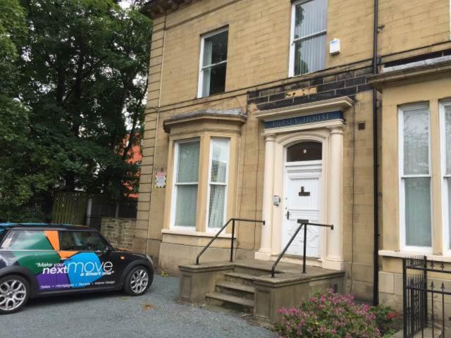 3 bed flat to rent in Claremont, Bradford, BD7