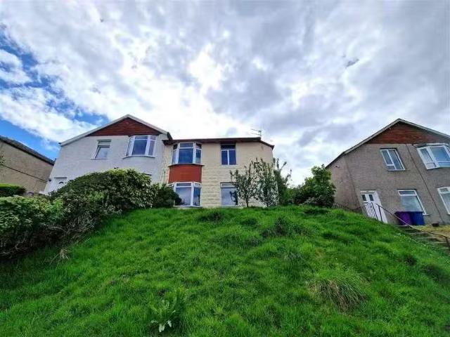3 bed flat to rent in Curtis Avenue, G44, Glasgow