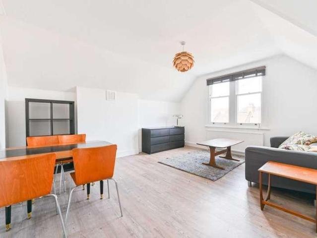 3 bed flat to rent in Ambleside Avenue, SW16, London
