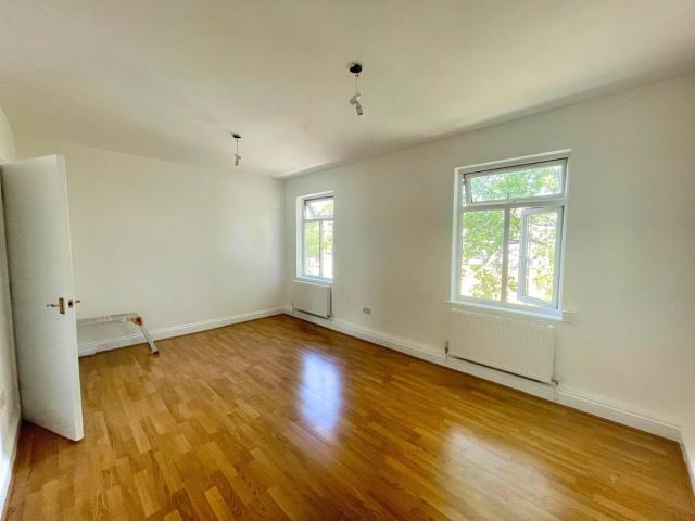 3 bed flat to rent in bilton road, greenford, ub6
