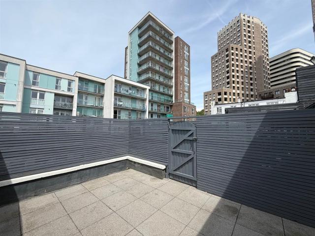 3 bed flat to rent in High Road, Wembley | Daniels Estate Agents