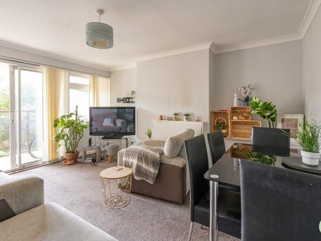 3 bed flat to rent in Ock Street, Abingdon, OX14