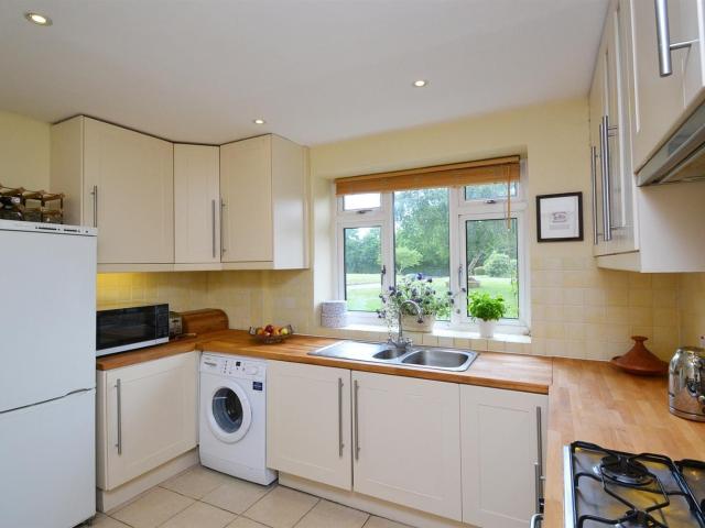 3 bed flat to rent in Lonsdale Road, Barnes, SW13 | James Anderson