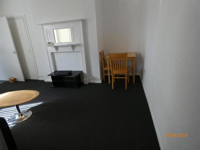 3 bed flat to rent in Mowbray Street, Heaton