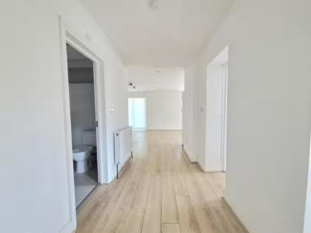 3 bed flat to rent in Stockdove Way, UB6, Greenford