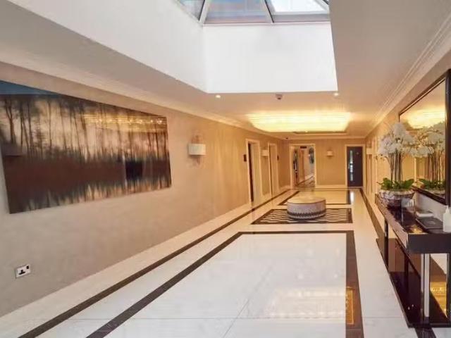 3 bed flat to rent in Wellington Court, HP9, Beaconsfield