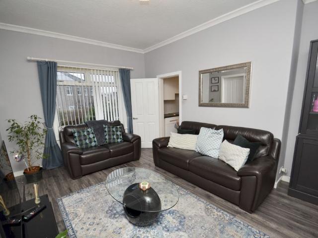 3 bed flat to rent in Trinity Avenue, Glasgow, G52