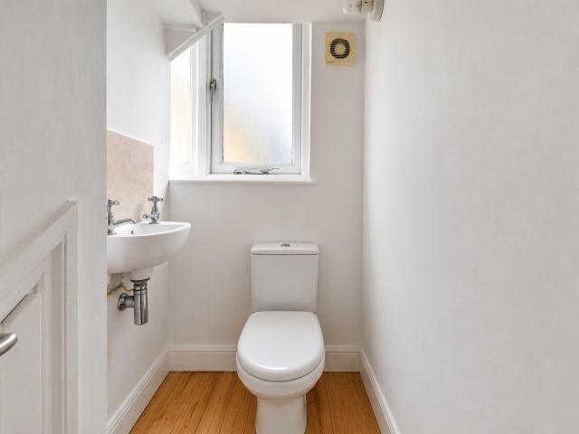 3 bed flat to rent in Upper Richmond Road West, Richmond, TW10 | James Anderson
