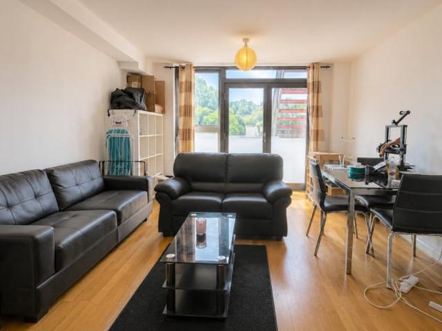 3 bed flat to rent Tyler Street, Greenwich SE10