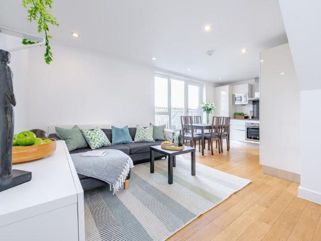 3 Bed Flat, Trinity Mews, E1