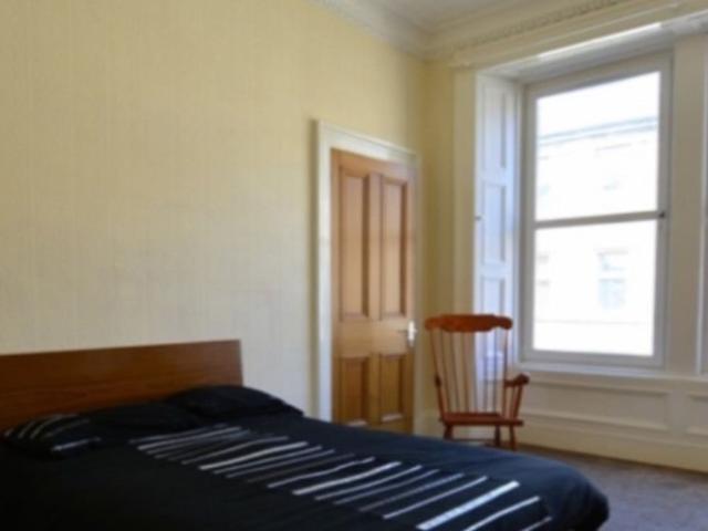 3 Bed Flat, Valleyfield St, EH3