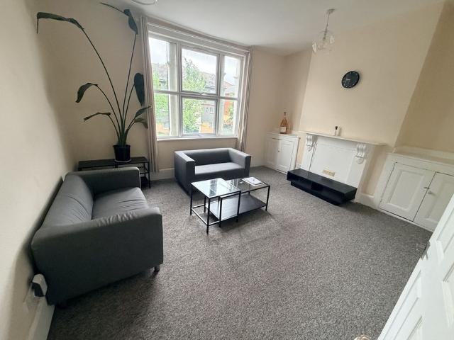 3 Bed Flat, Vicarage Lane, E15
