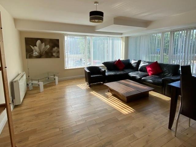 3 Bed Flat, Wallace Street, G5