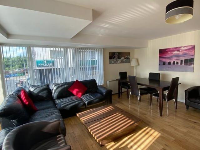 3 Bed Flat, Wallace Street, G5