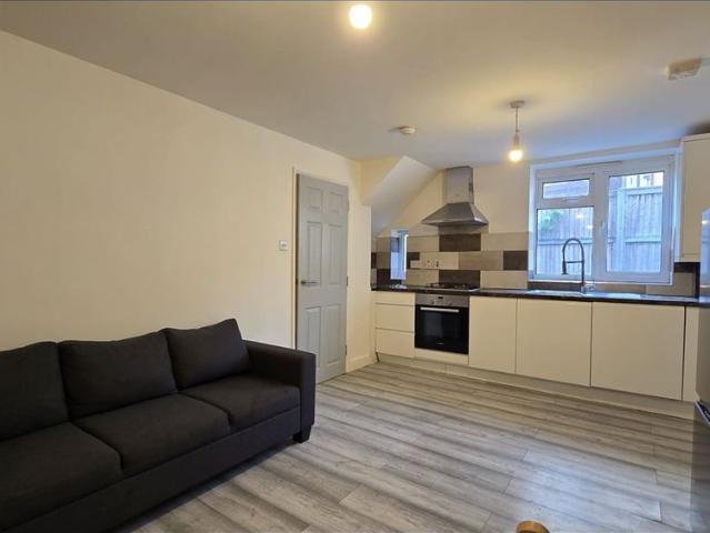 3 Bed Flat, Waterfall Road, N14