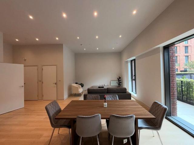 3 Bed Flat, Waterhouse Gardens, M3