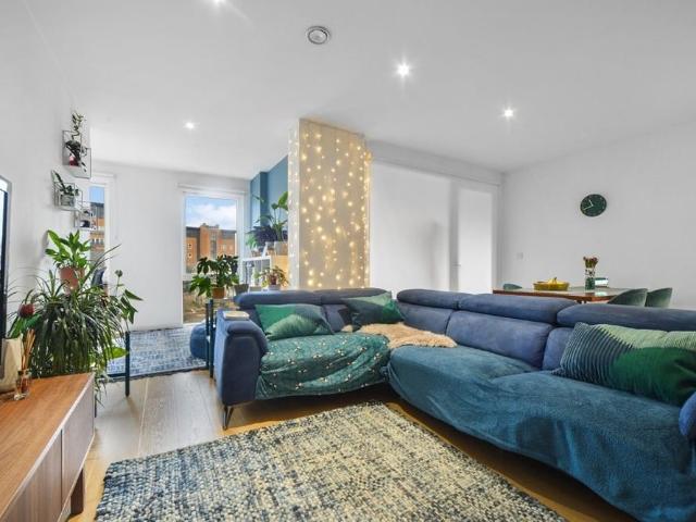 3 Bed Flat, Westferry Road, E14