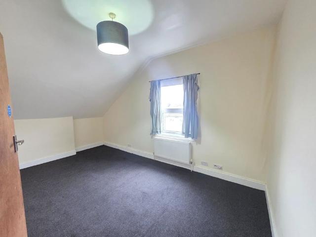 3 Bed Flat, Whitehorse Road, CR0