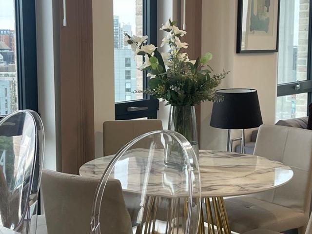 3 Bed Flat, Williamsburg Plaza, E14