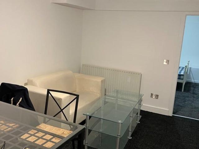 3 Bed Flat, Woodsley Road, LS3