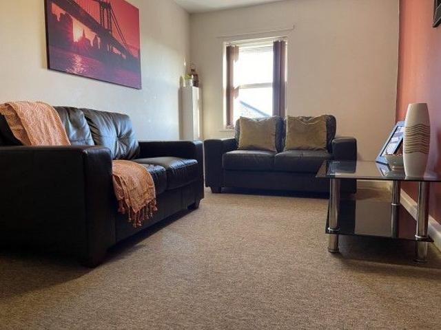 3 Bed Flat 14, Cathedral Court â€“ 3 Bed