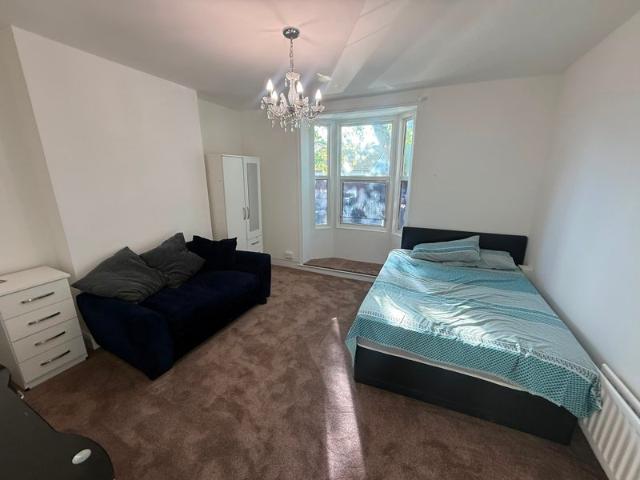 3 Bed Fully Furnished Flat to let, Selly Oak Bham