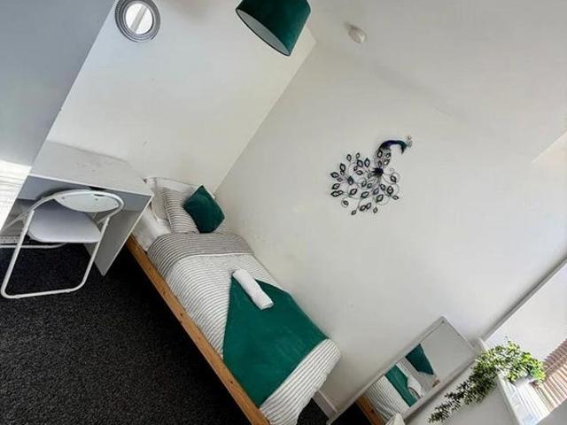 3 Bed Furnished Flat – M6 – Close to City Center
