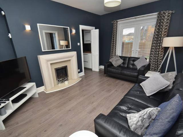 3 bed ground floor flat to rent in Mosspark Drive, Glasgow, G52