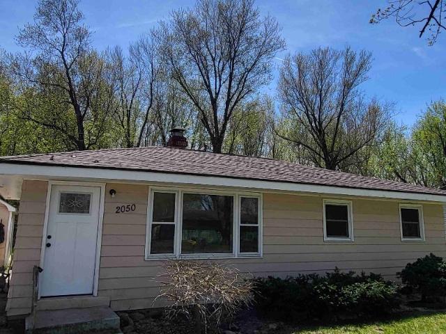 3 Bed Home Available Now_Great Location_ Near LMC