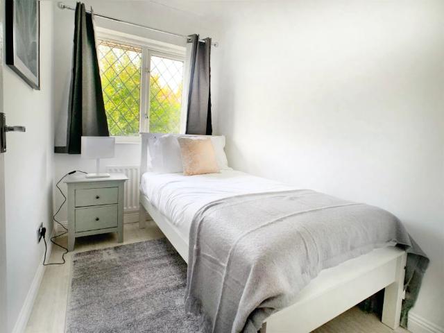 3 Bed, House