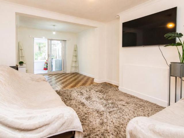 3 bed House Semi Detached To Let