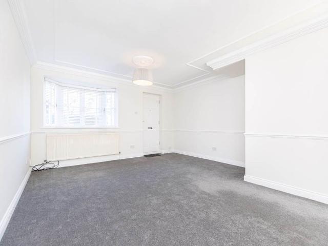 3 bed house to rent in Chalice Close, Parkstone, BH14