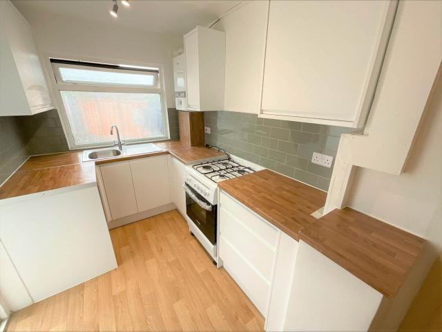 3 bed house to rent in hedgemans road, dagenham, rm9