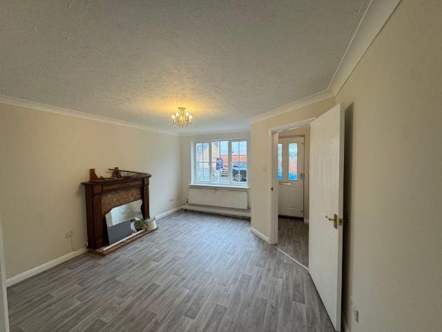 3 bed house to rent in The Shaulders, Taunton, TA2