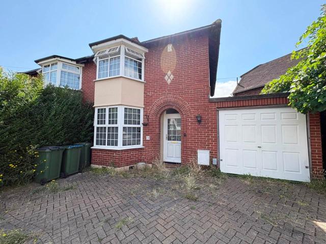 3 bed house to rent in willrose crescent, abbey wood, se2