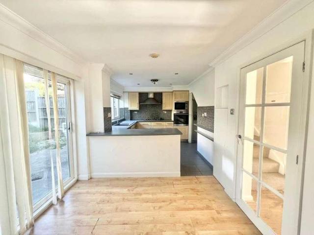 3 bed house to rent