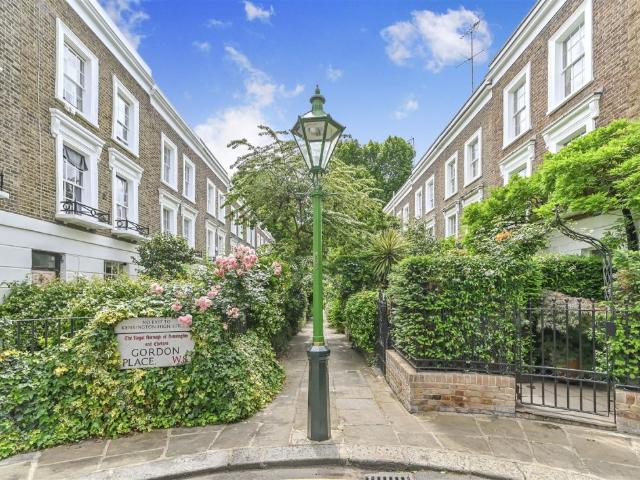 3 Bed House Townhouse To Let