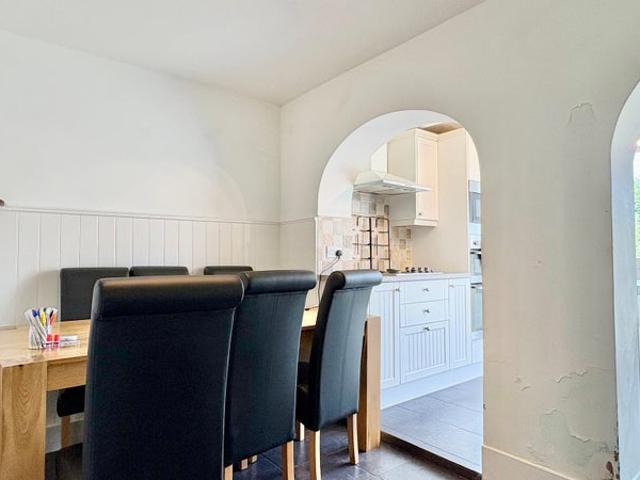 3 Bed House W/ Garden Ideal for Group