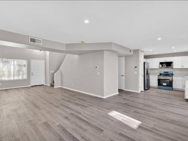 3 bed house with pool