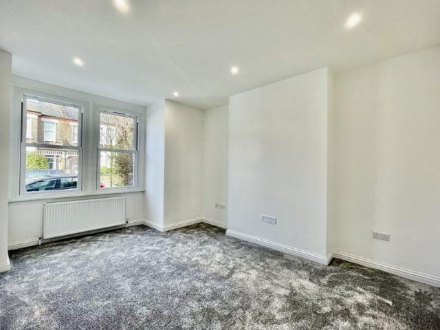 3 bed House Crowborough Road, Tooting, SW17