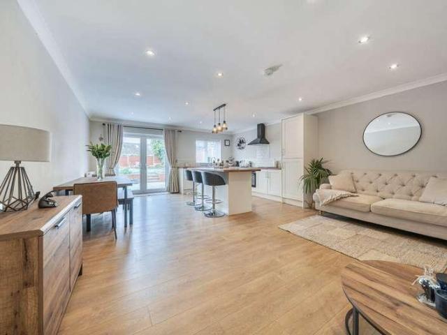 3 bed house for sale