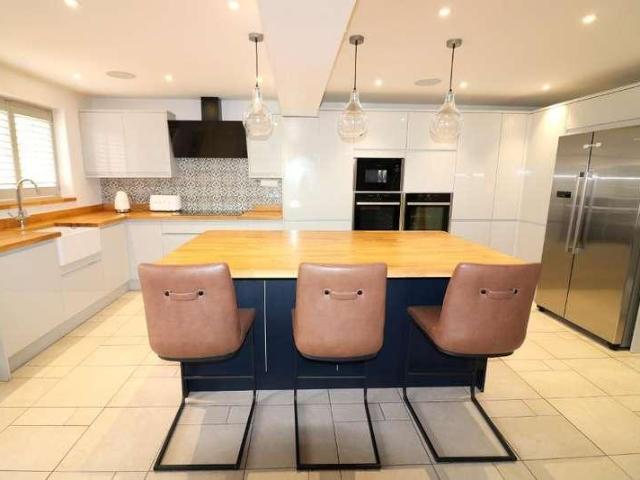 3 bed house for sale